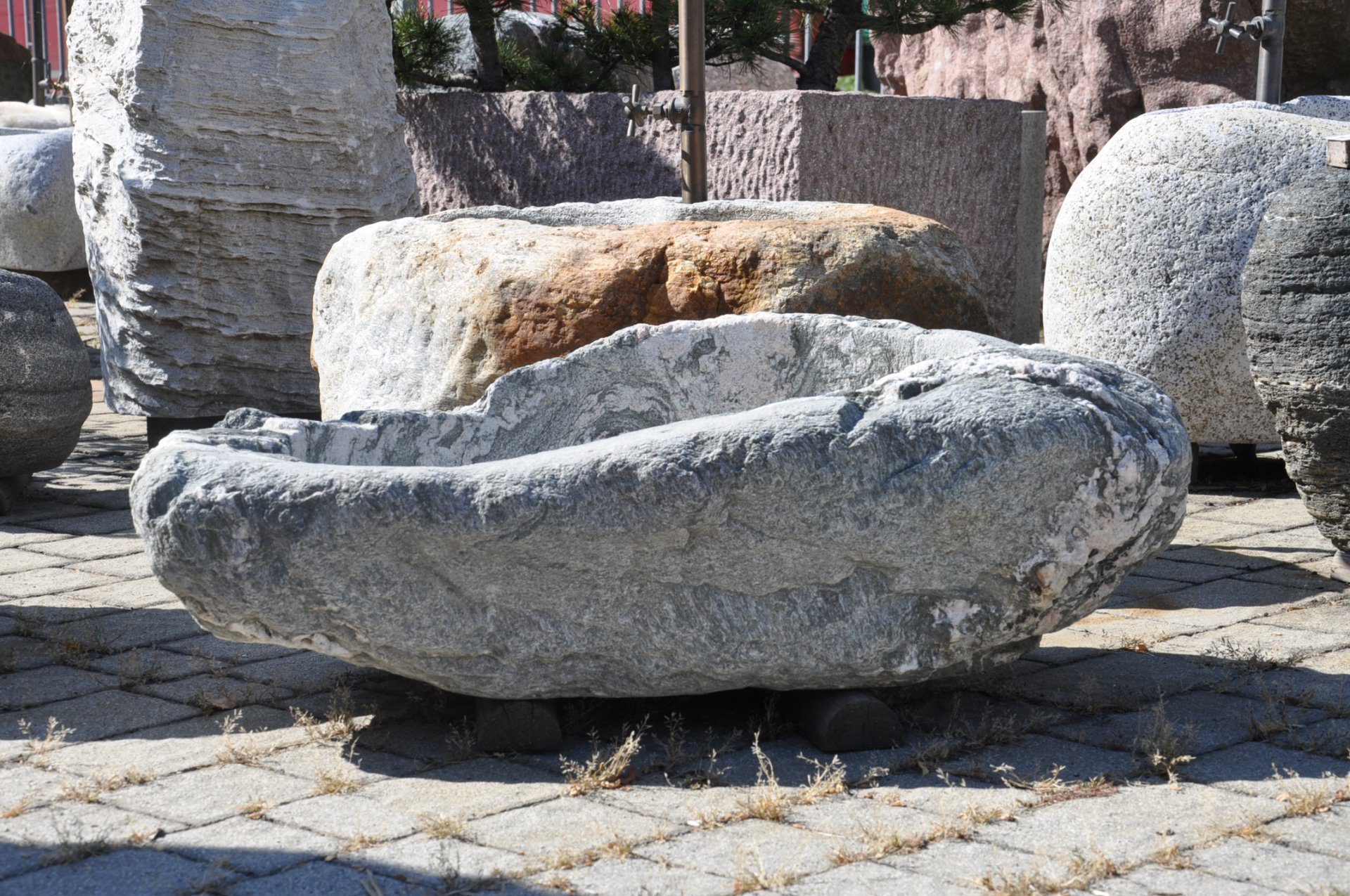 Quartz phyllite fountain basin