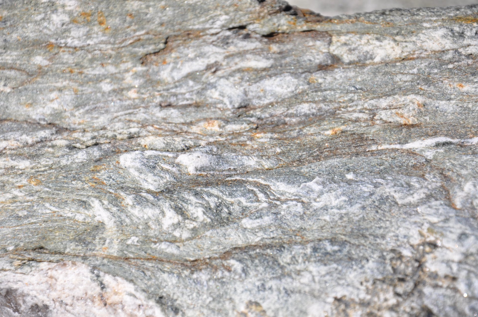 Fountain boulder in quartz phyllite from Eisacktal